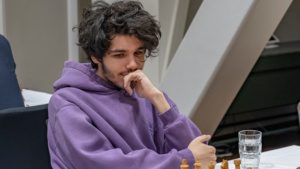 Platon Galperin höll undan och vann - Sveriges Schackförbund